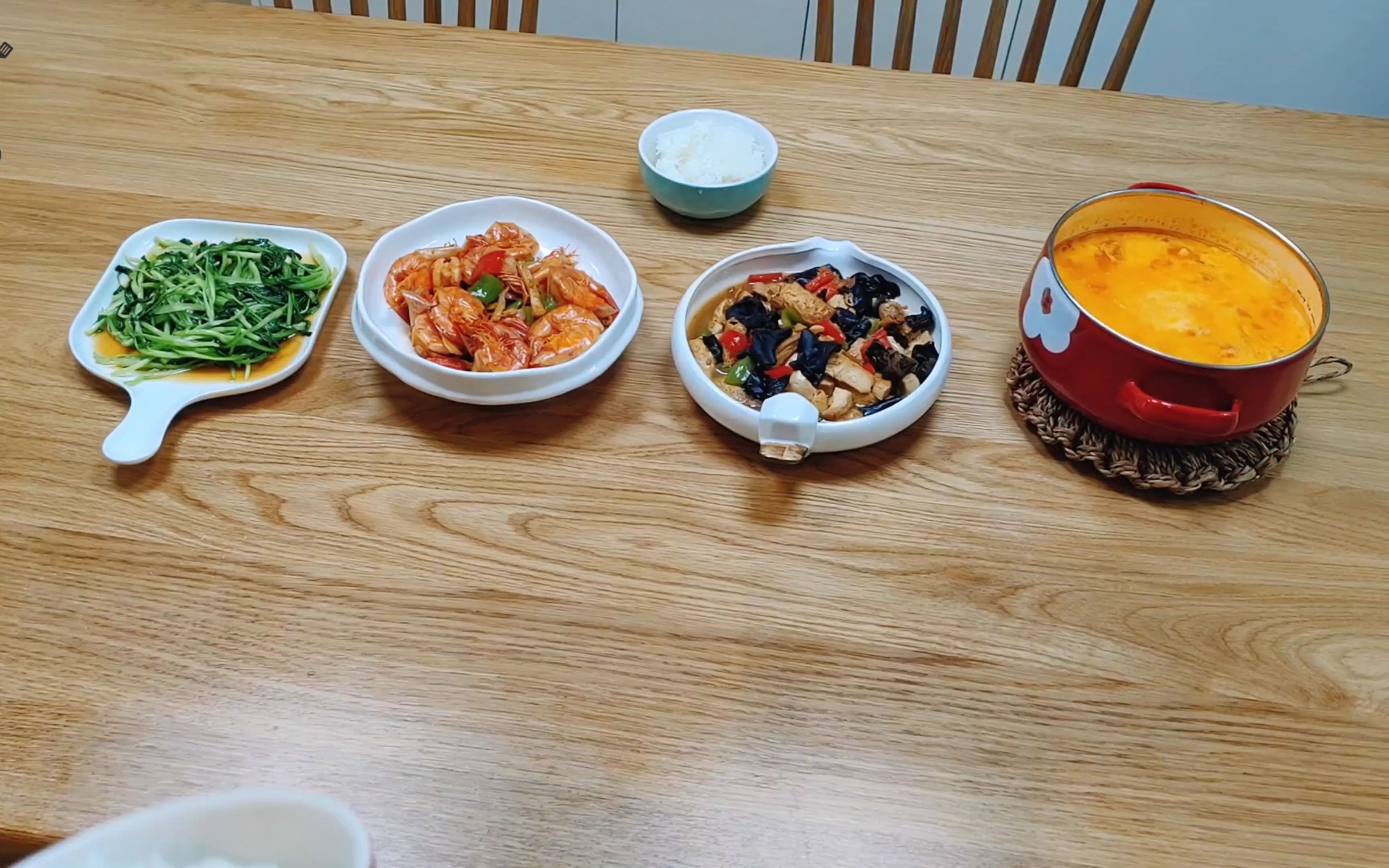 我家初中生的午餐,三菜一汤,有荤有素,营养均衡,在家吃更健康