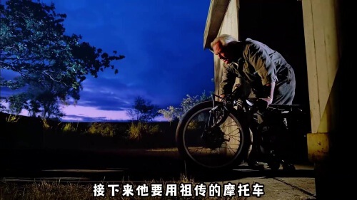 这个大爷太狠了,修指甲直接用打磨机,除草直接用汽油,电影!