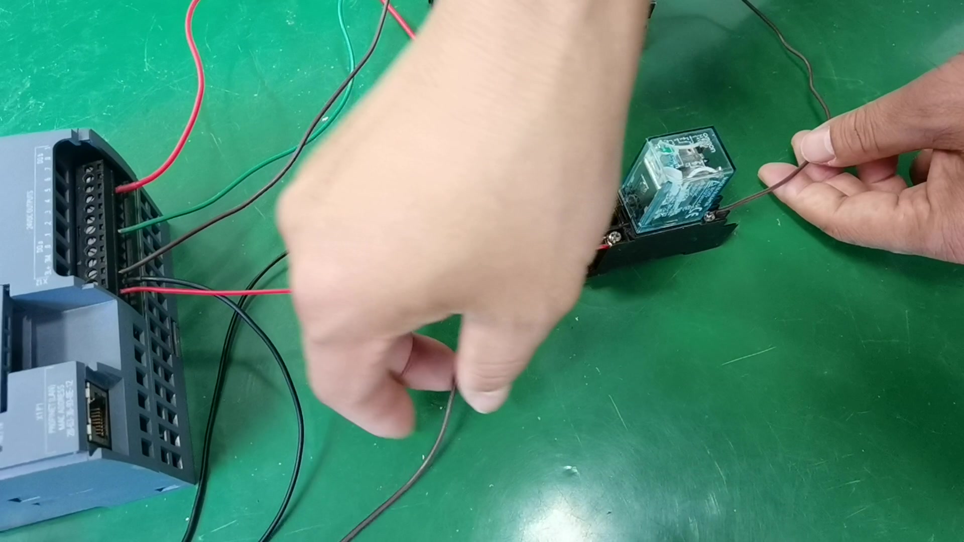 西门子S7-1200光幕传感器接近开关继电器控制步进电机启停