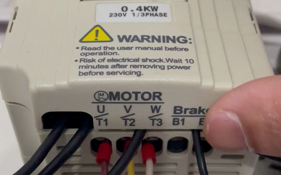 台达变频器按钮开关控制正反转接线及参数设置