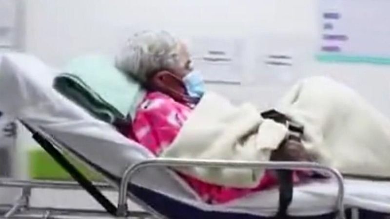 104岁老人二次战胜新冠,医护人员为其鼓掌欢送回家