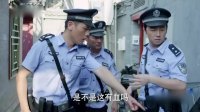 男警察执行任务受伤,不料受伤的部位却很尴尬,隔着屏幕都觉得痛