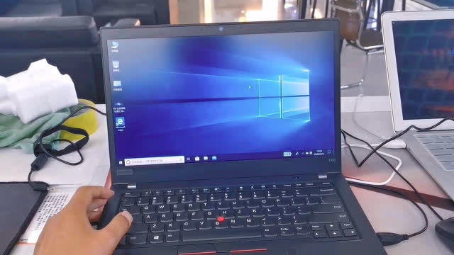 纯净的电脑正版系统win10恢复,桌面就一个垃圾桶