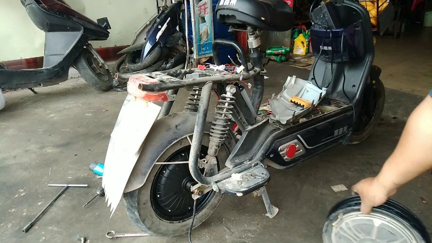 电动车不走啦,怎样判断电机还是控制器坏啦!