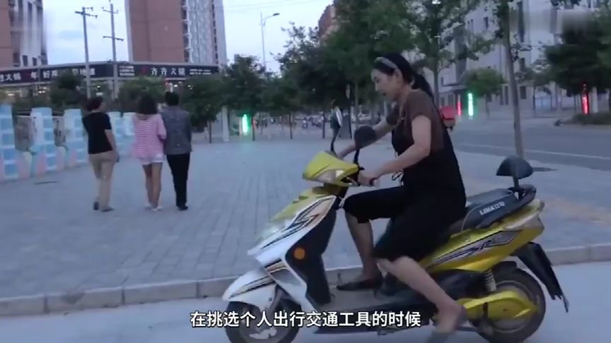 为什么自己的电动车电瓶刚充满,一加速就掉两格电?