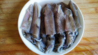 教你做笔管鱼炒韭菜,出锅鲜香味美,好吃又营养,做法很简单