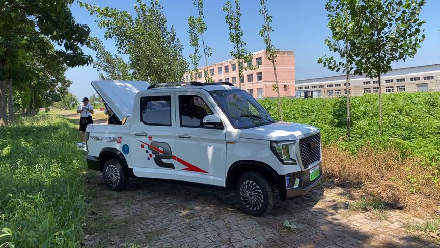 双排皮卡车,坐5人,拉1500斤货,配4000瓦电机