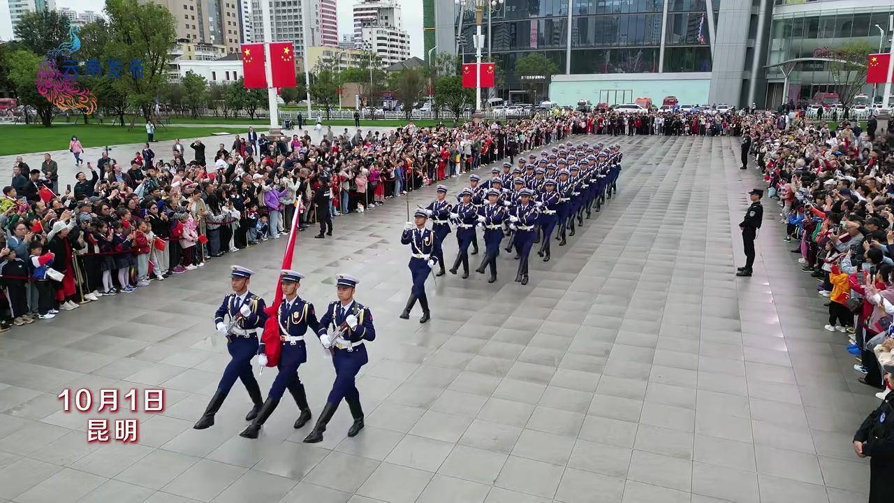 这一刻,心中满是骄傲与感动!今天#云南多地举行#升旗仪式祝祖国母亲...