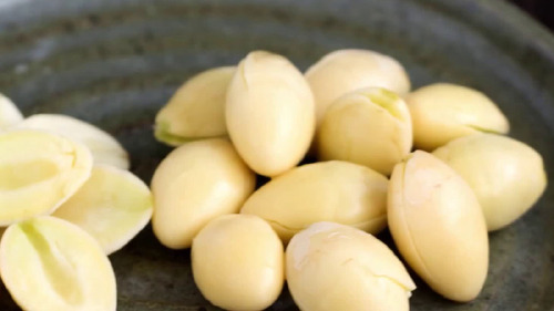 银杏果仁别乱吃!功效禁忌全解析,这样吃才健康