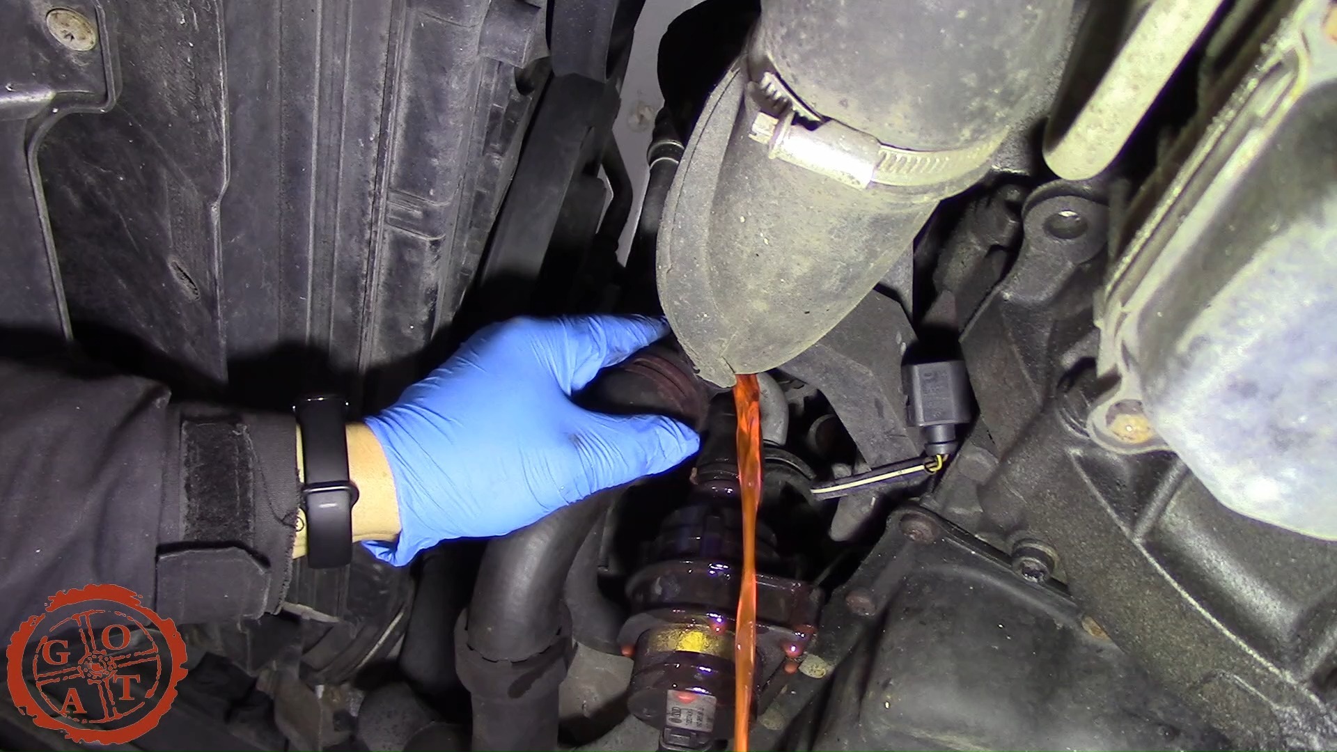 大众途观发动机冷却液温度传感器更换