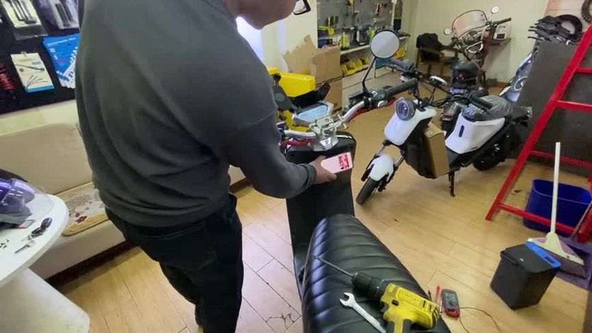 NFC开关机,不同的使用场景,出门不用带钥匙,方便快捷#小牛电动