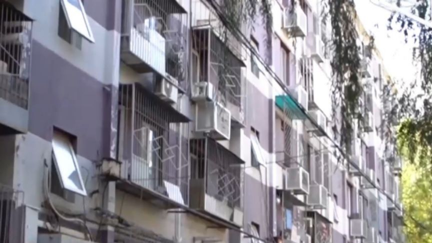 对于加装电梯后的采光,设计方做出解释,记者实地实验丨向前一步