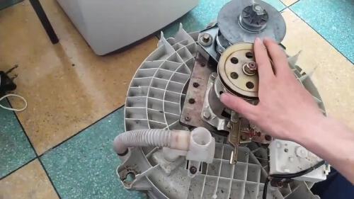 揭秘波轮洗衣机核心部件!3分钟看懂离合器工作原理与结构作用