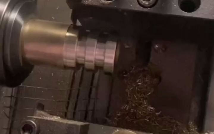 用上佛山微控小型斜轨数控车床,效率提高了50%