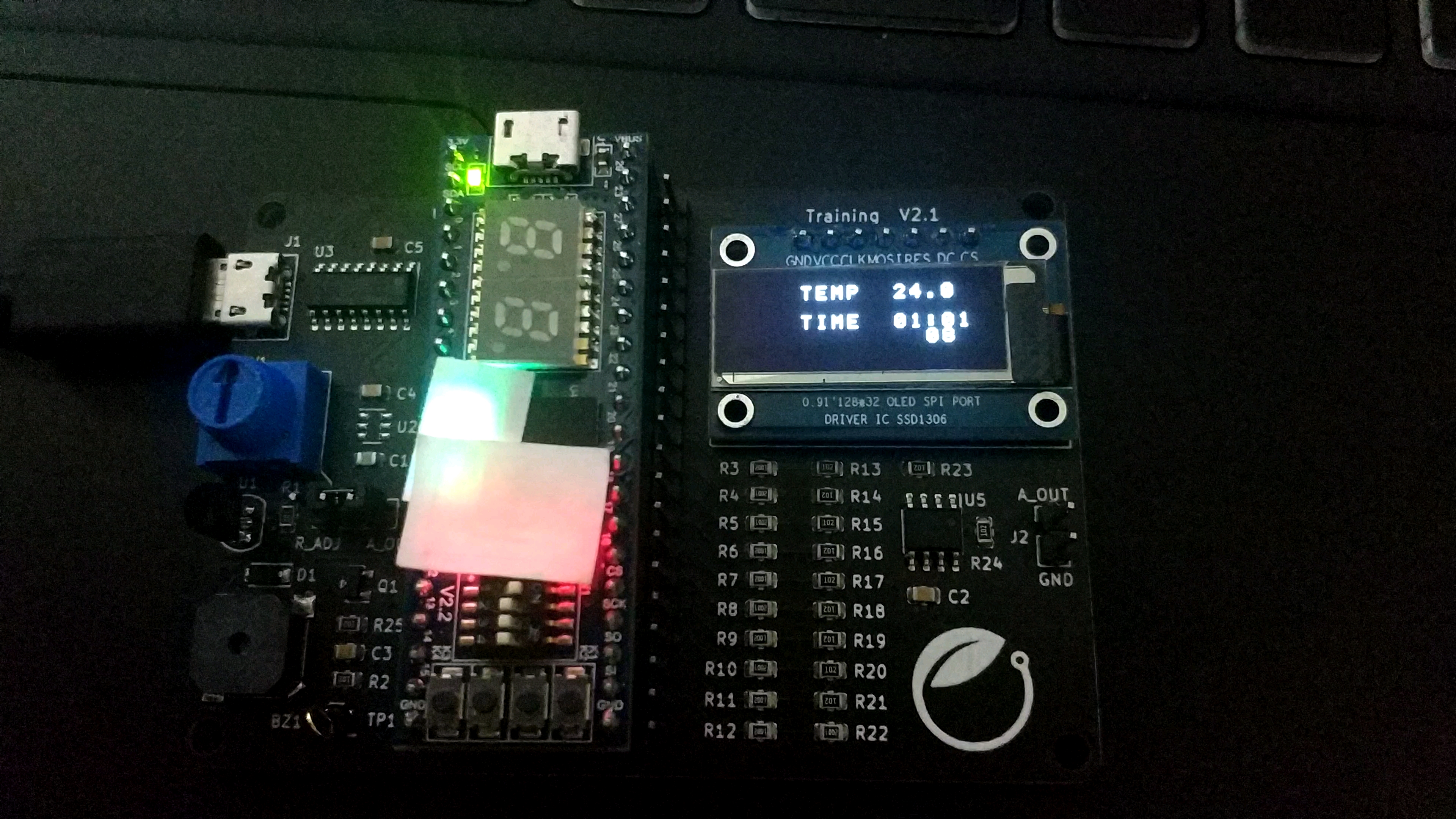 小脚丫FPGA-2021寒假在家练项目演示(定时,测温,串口接收发送等功能)