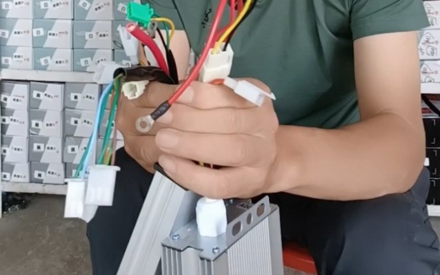 电动车4线转换器怎样安装,师傅分享安装方法