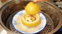 花椒和雪梨蒸一蒸，这作用花钱也买不到，现在知道也不晚