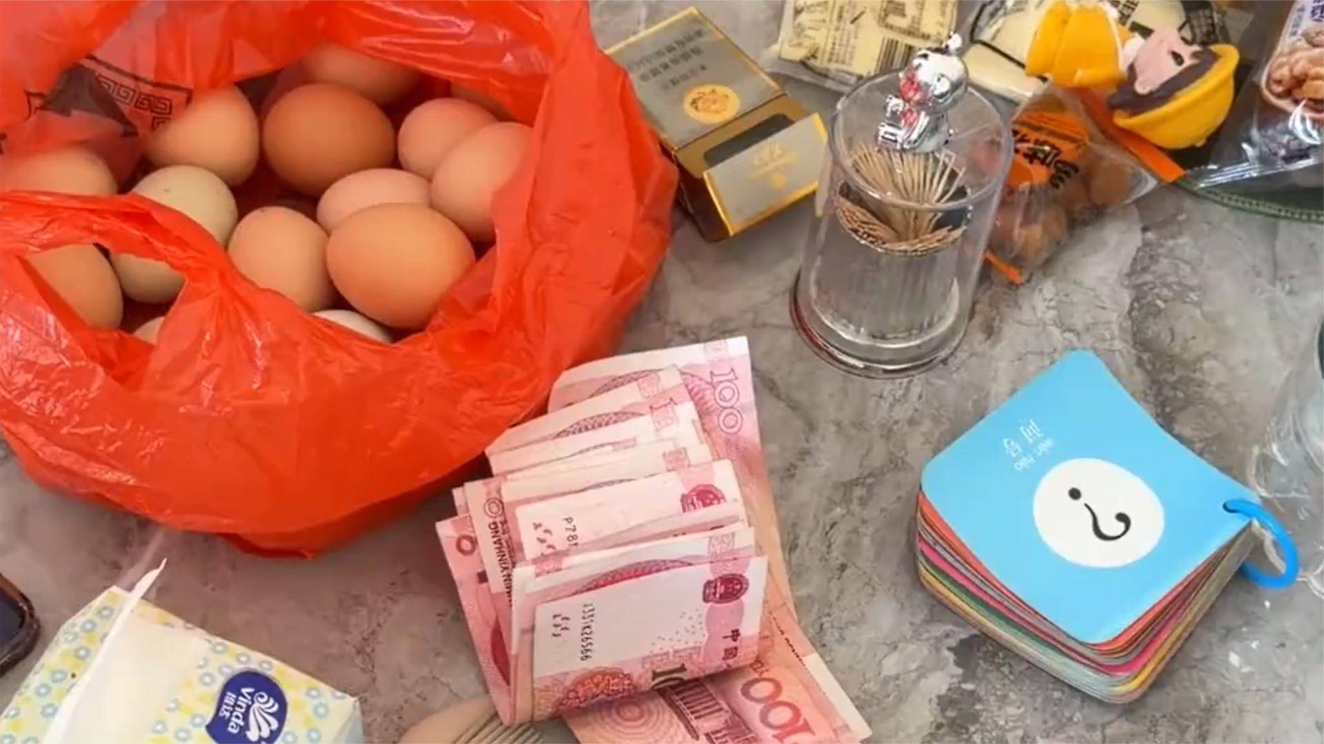 47岁男子娶82岁老太,硬塞1000元和20个鸡蛋当彩礼!女方家人上门质问