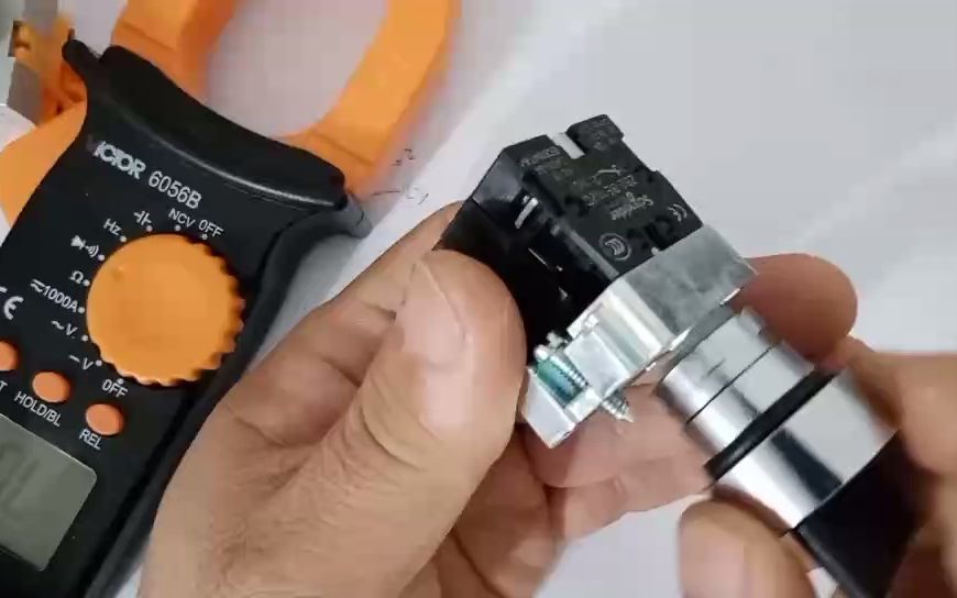 如何辨识开关按钮常开常闭触点