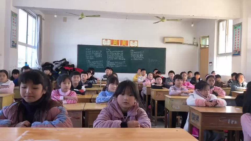 #记录校园生活 #恒达学校#拍桌舞蹈 #同学们,加油 !