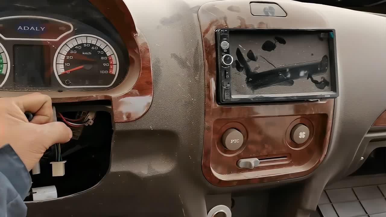 电动四轮车维修需要注意哪些地方?师傅拆解一辆进行讲解维修!