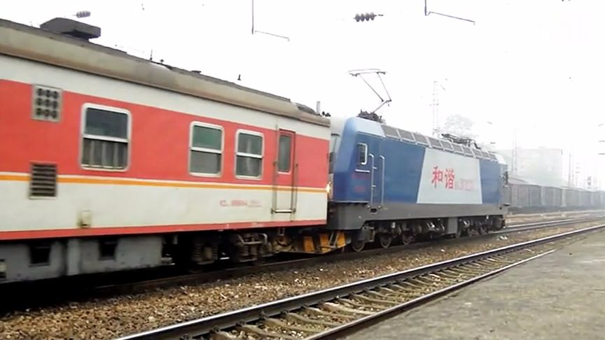 烟台开往广州的火车 K1159次株洲站接近 与货列会车