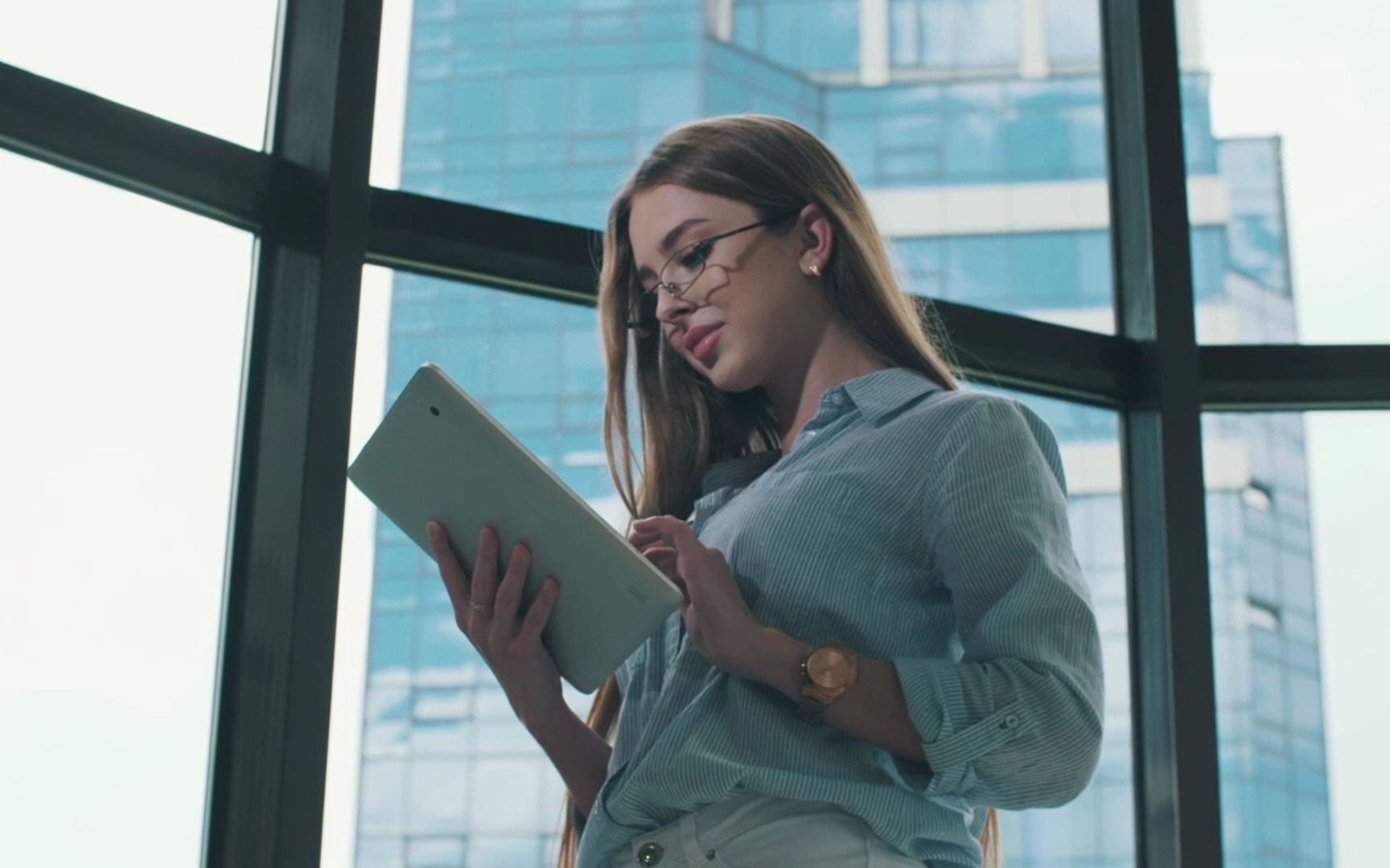 注册香港公司后,能不能将香港电话号码飞线到国内电话接听?