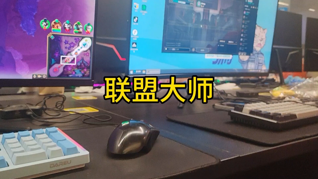 旁边玩斗魂的哥们,一本正经的分析失败原因。有马老师那味了_游戏...