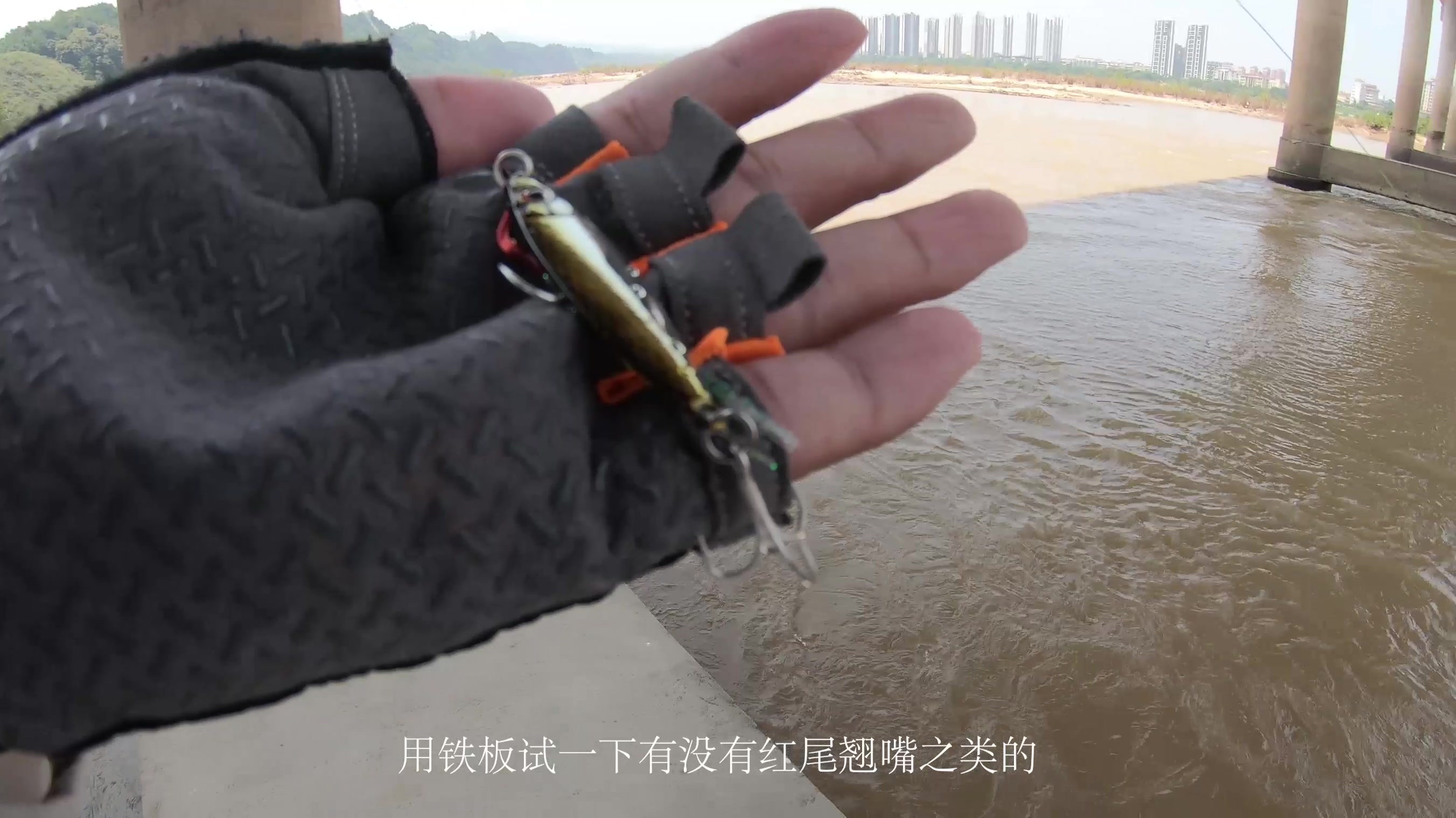 铅头钩加卷尾软饵跳底,最简单有效的路亚鳜鱼方法