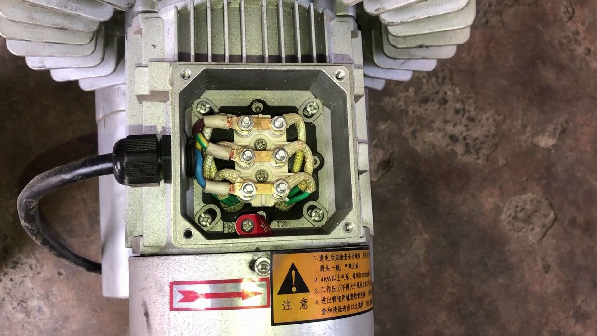 家里面的电源是220交流电,如何用220交流电驱动三相异步电动机?