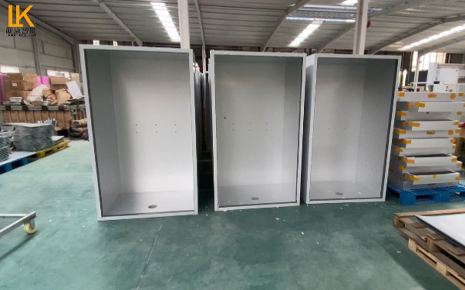 山东钣金加工机柜机箱壳体生产厂家利康智能车间实拍