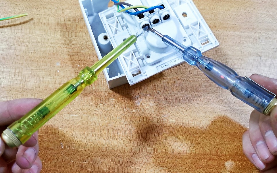 普通验电笔怎么测量地线?很多电工同行只会测量火线不会测量地线