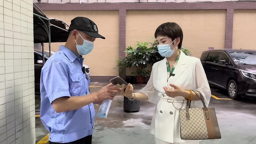 新来的保安对工作非常负责分公司,那边正好缺个保安队长