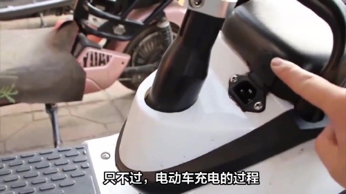 电动车充电器变绿灯后,到底该不该拔掉电源?一组测试告诉你答案