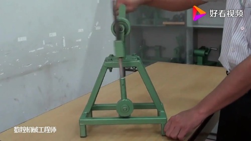 一个简单机械结构,实现来回摆动,见识这个巧妙的设计!