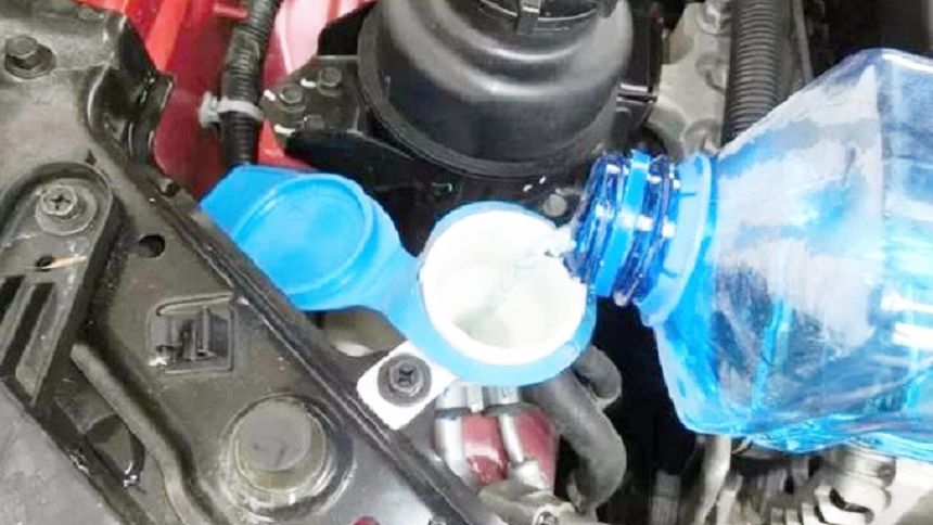 汽车玻璃水的正确使用方法,你可能还不知道!