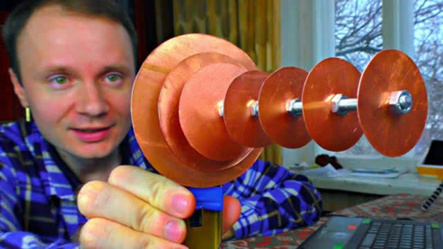 外国小哥自制信号接收器,简单的几个.