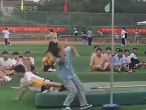 盘点校园运动会爆笑场面是否有想起当年的自己打开手弹幕一起评论吧