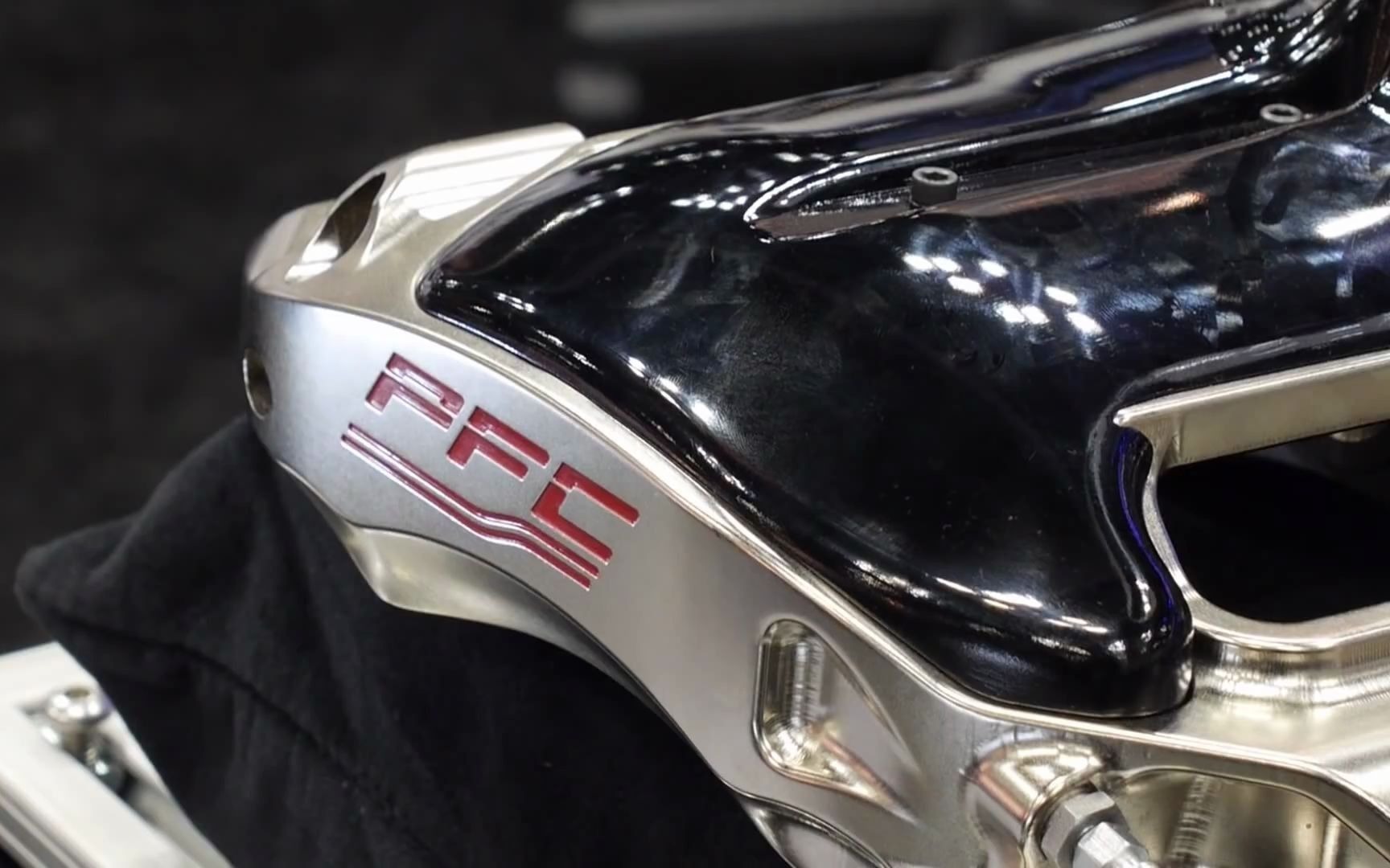 PFC刹车卡钳 刹车是原装的好还是改装的好?