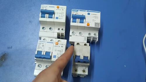 1分钟搞懂空气开关vs漏电保护器!原理区别全解析,电工小白必看