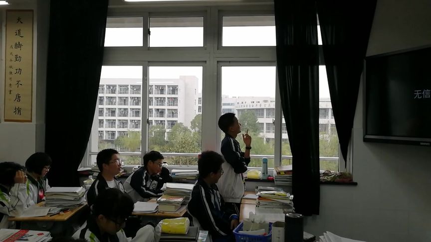 活宝语文课代表背书,亮点在手势