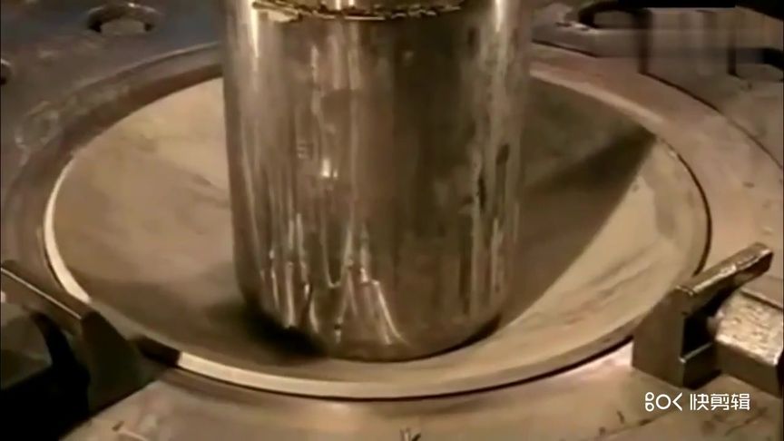 你知道氧气瓶是怎样制造的吗