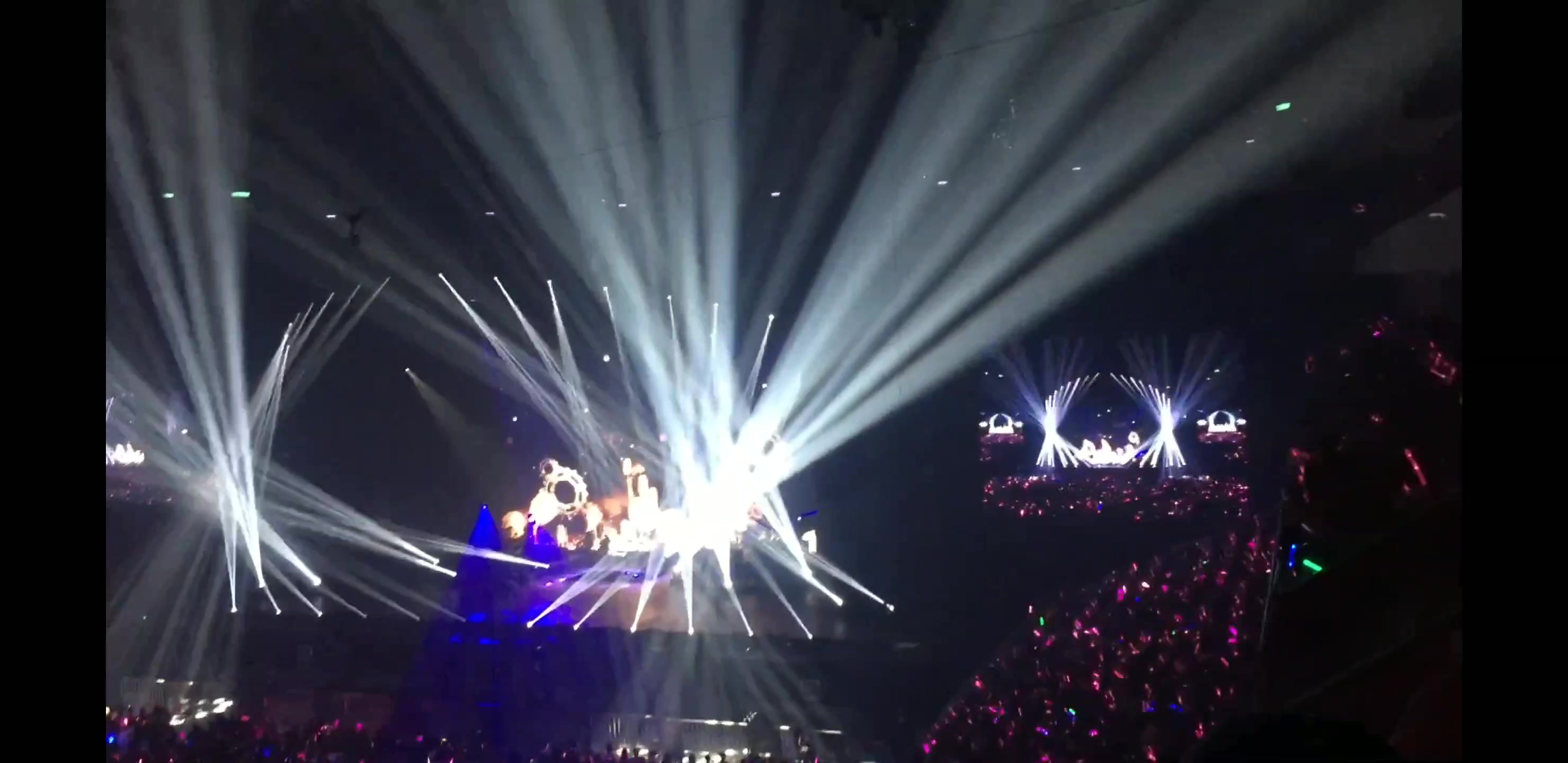 周杰伦地表最强演唱会台湾场 林俊杰合唱 晴天(youtube)