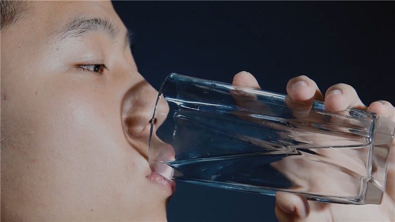 你每天喝的水是在哪里被吸收的?胃,肠,还是肾