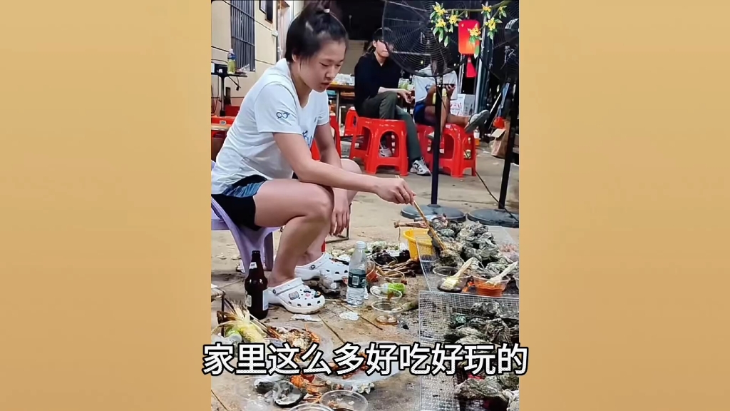 全红婵中秋节烤了很多湛江生蚝吃