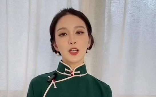 成人礼穿什么衣服呢 旗袍