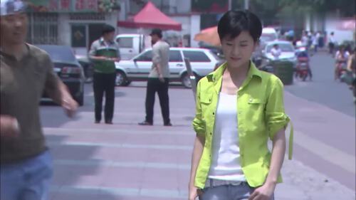 小区出现刑事案件,警官想起多年前事情,赶忙证据对比