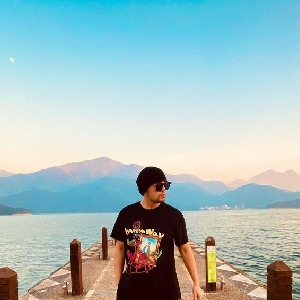 不会跑步的屑老板 
