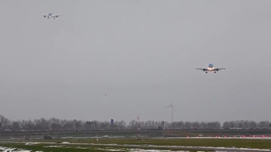 荷兰航空787进近时和前架飞机距离好近啊(附ATC录音)