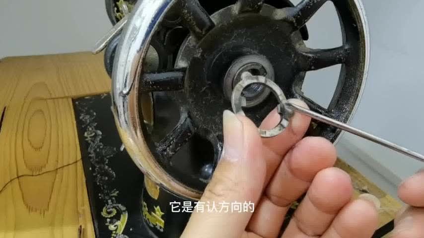 老式家用缝纫机离合器打滑拆开后.